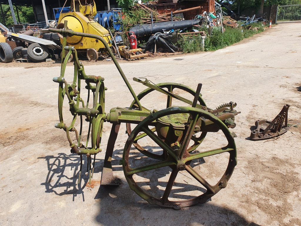 Albion Potato Lifter - BRUCE ATFIELD