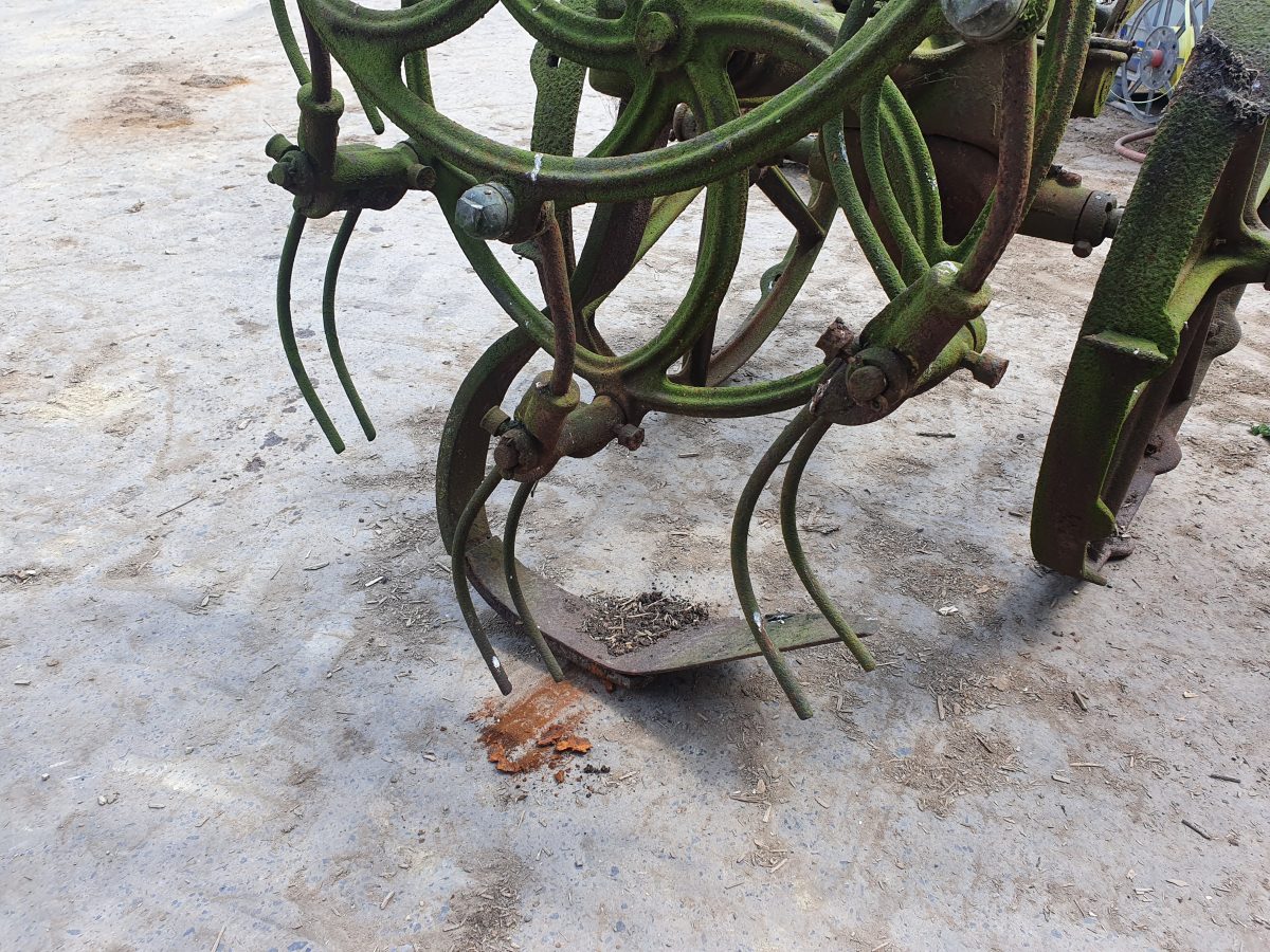 Albion Potato Lifter - BRUCE ATFIELD